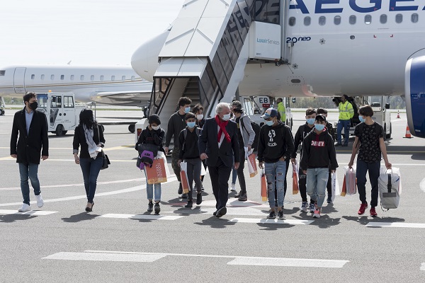 12 Unaccompanied Minors Arrive from Greek Islands for Refugee Status in ...