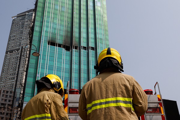 Scores Evacuated as Fire Erupts in Hong Kong Skyscraper